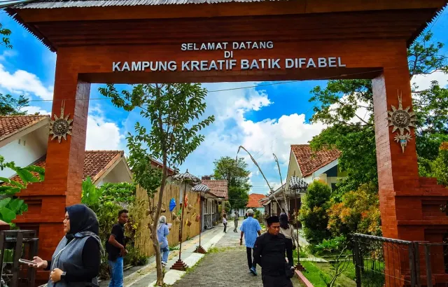 Hikayat Ponari, Dukun Cilik Batu Petir Pembelah Logika Orang Dewasa ...